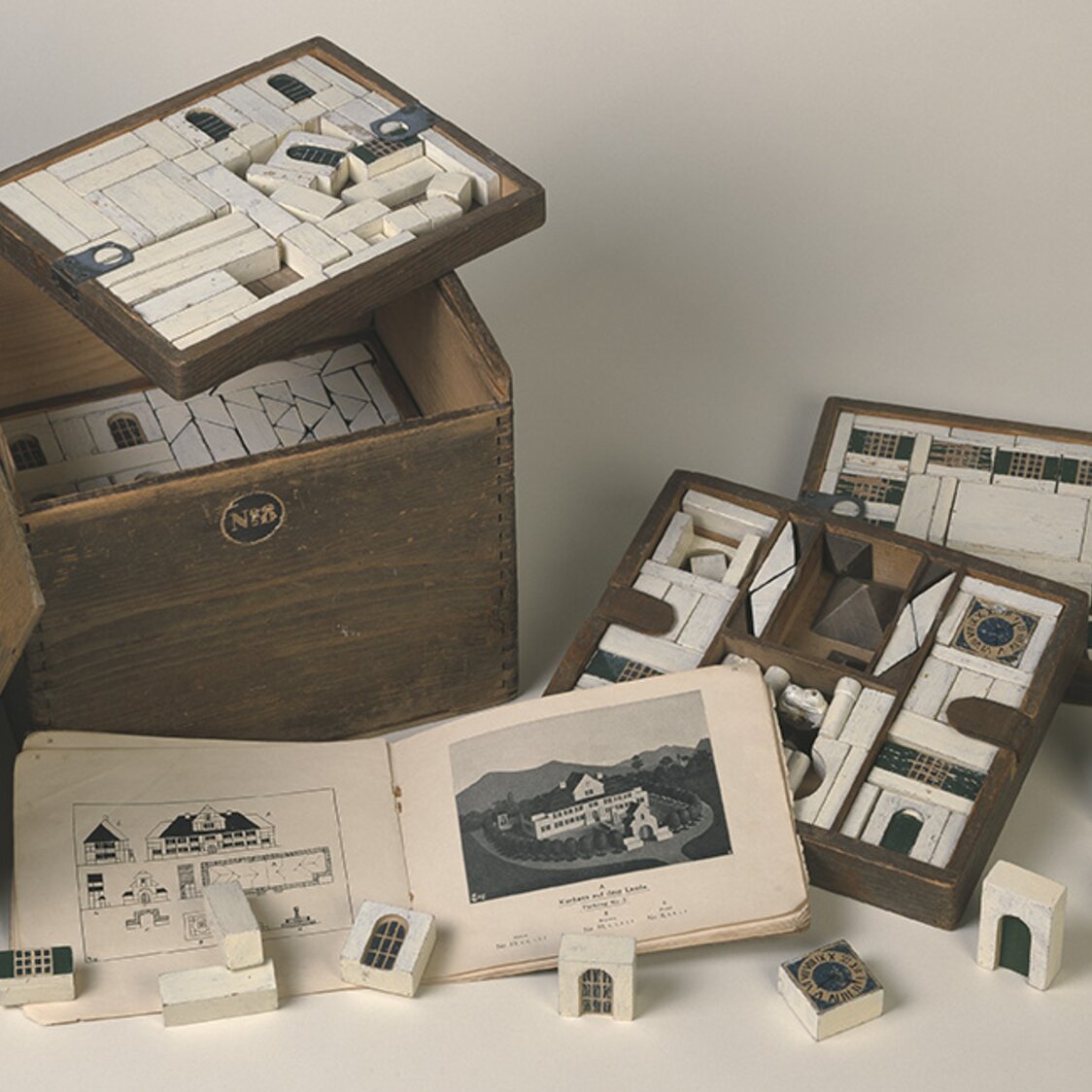 Mit fliegendem Teppich durch die Geschichte - Familienausstellung im ...